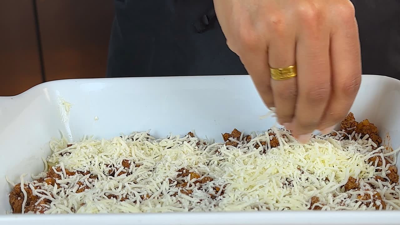 Cheesy Hamburger & Potato Casserole | Lola Jay Yum!