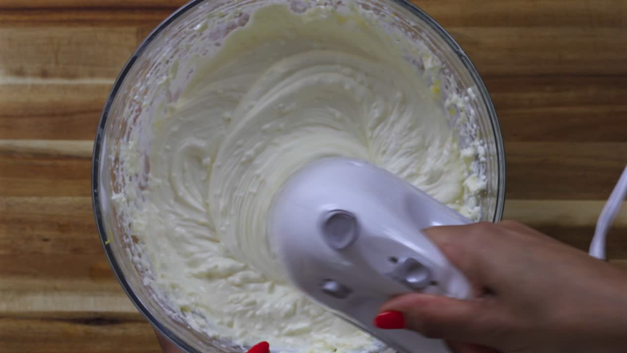 No-Bake Mascarpone Lemon Cheesecake | Lola Jay Yum!